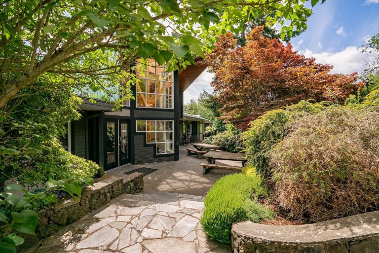 Edgewood Treatment Centre - Addiction Rehab Centers